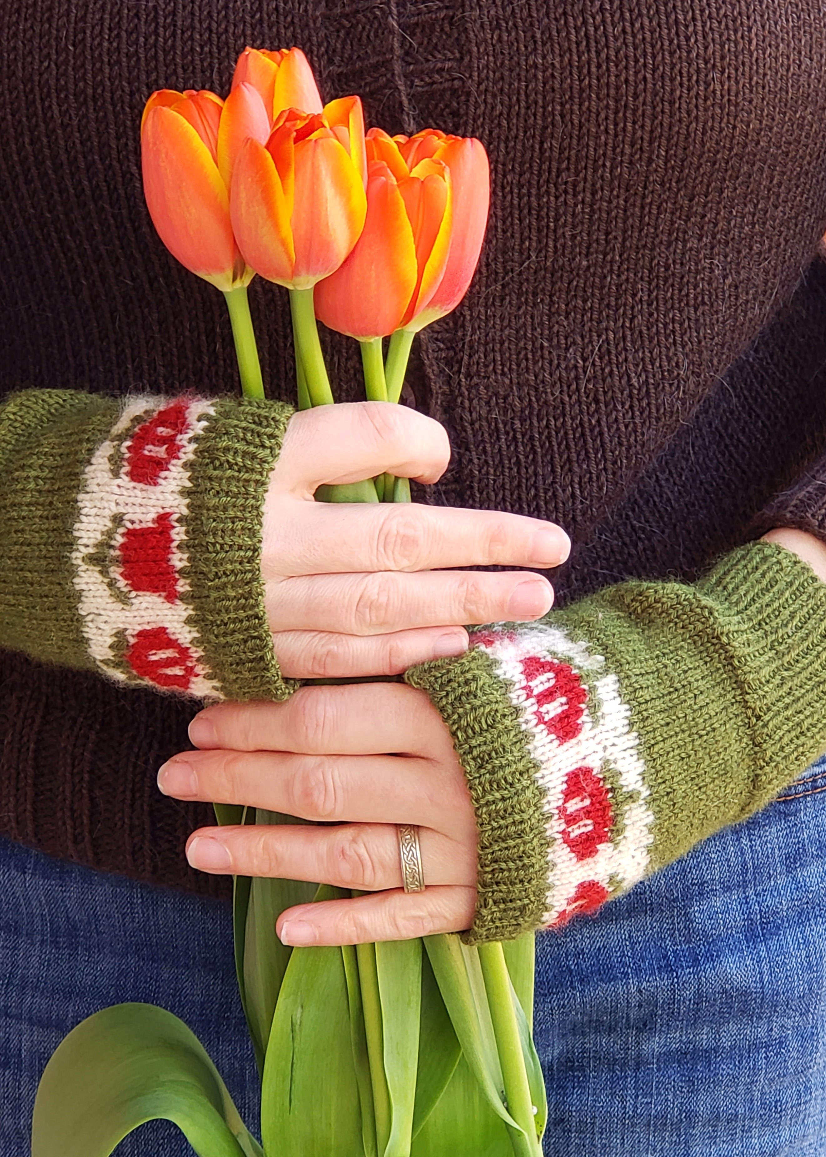 March Flowers Mitts Knitting Pattern PDF Download - Payhip