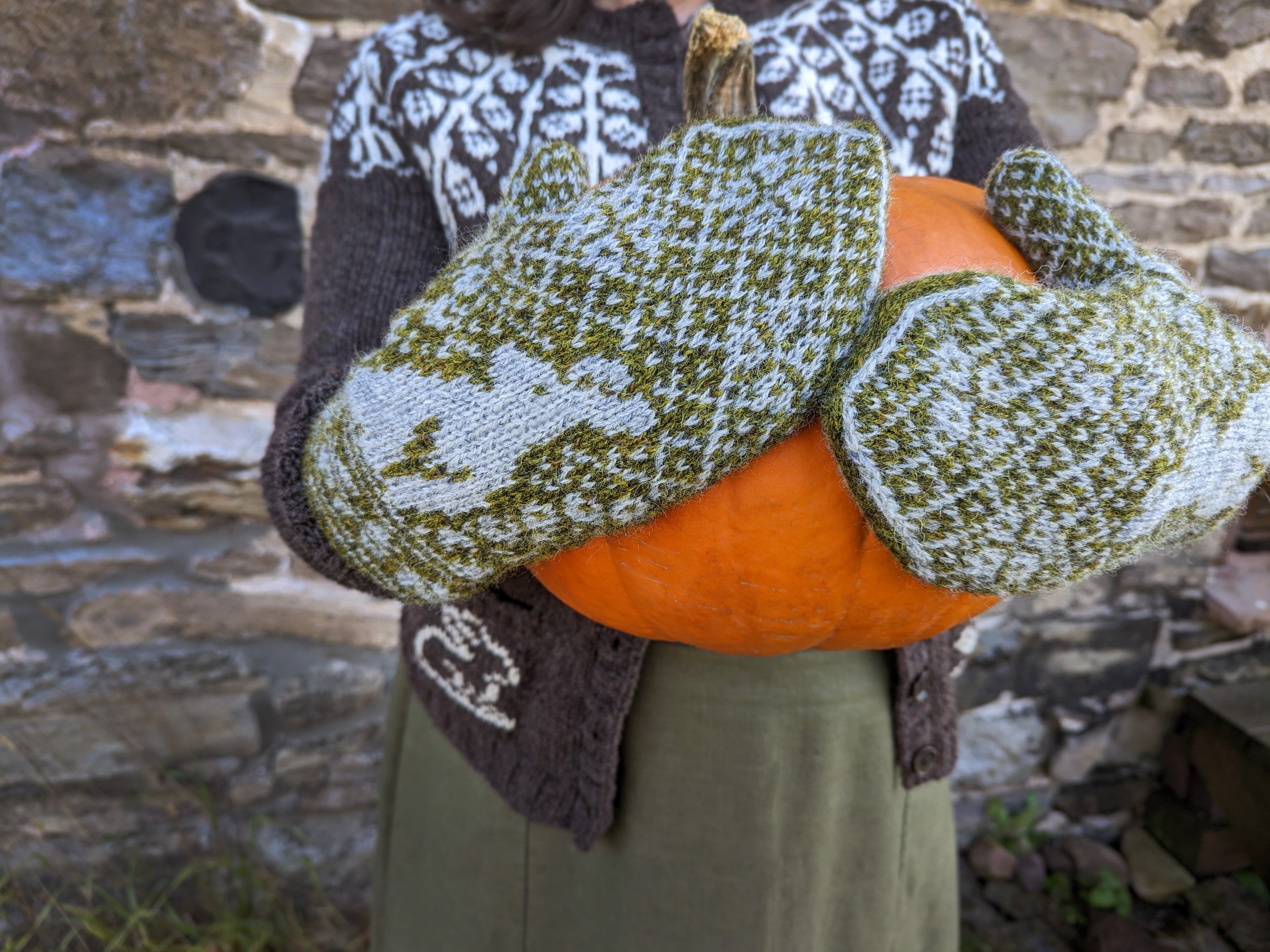 Rabbity mittens & muffatees pattern - Payhip