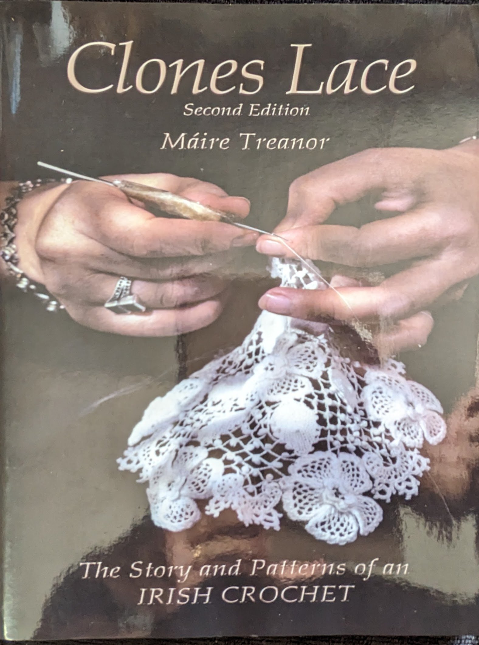 Clones Lace: The Story and Patterns of an Irish Crochet (2010)