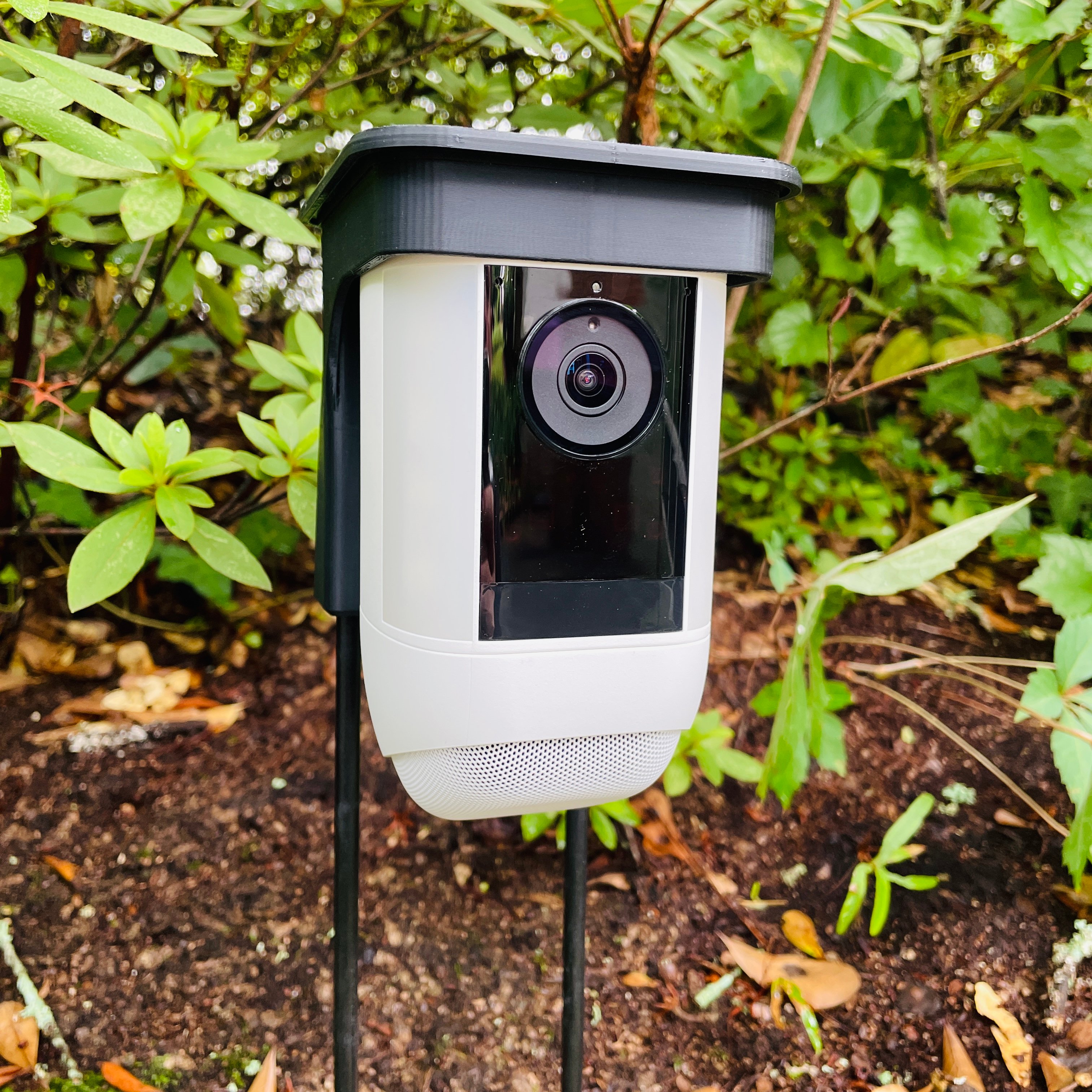 RING Spotlight PLUS & PRO cam ground // A garden or flower pot mounted ...