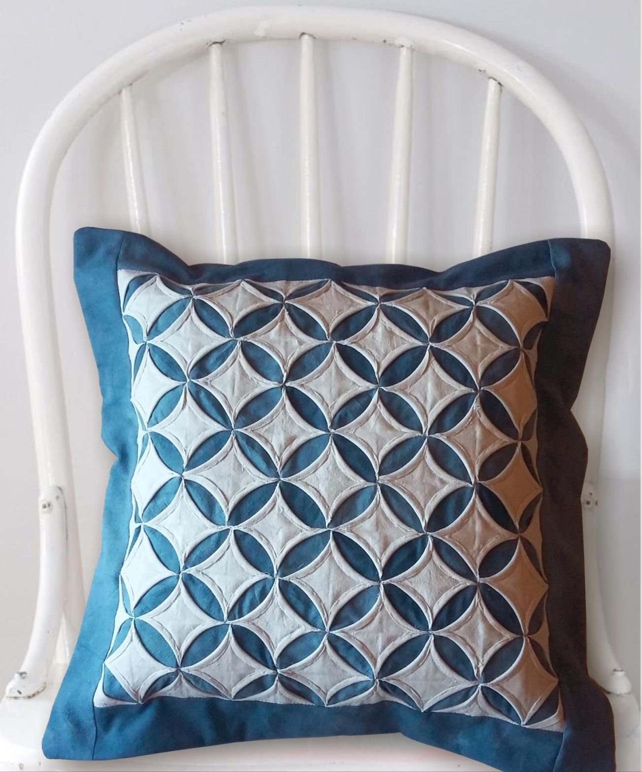 "Blue Flange" cathedral window cushion. PDF tutorial and patterns.