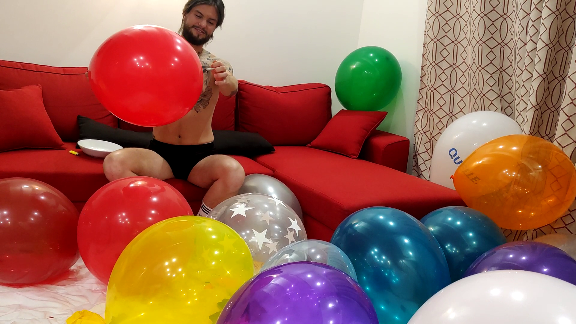 Léo mass balloons bursting - Payhip