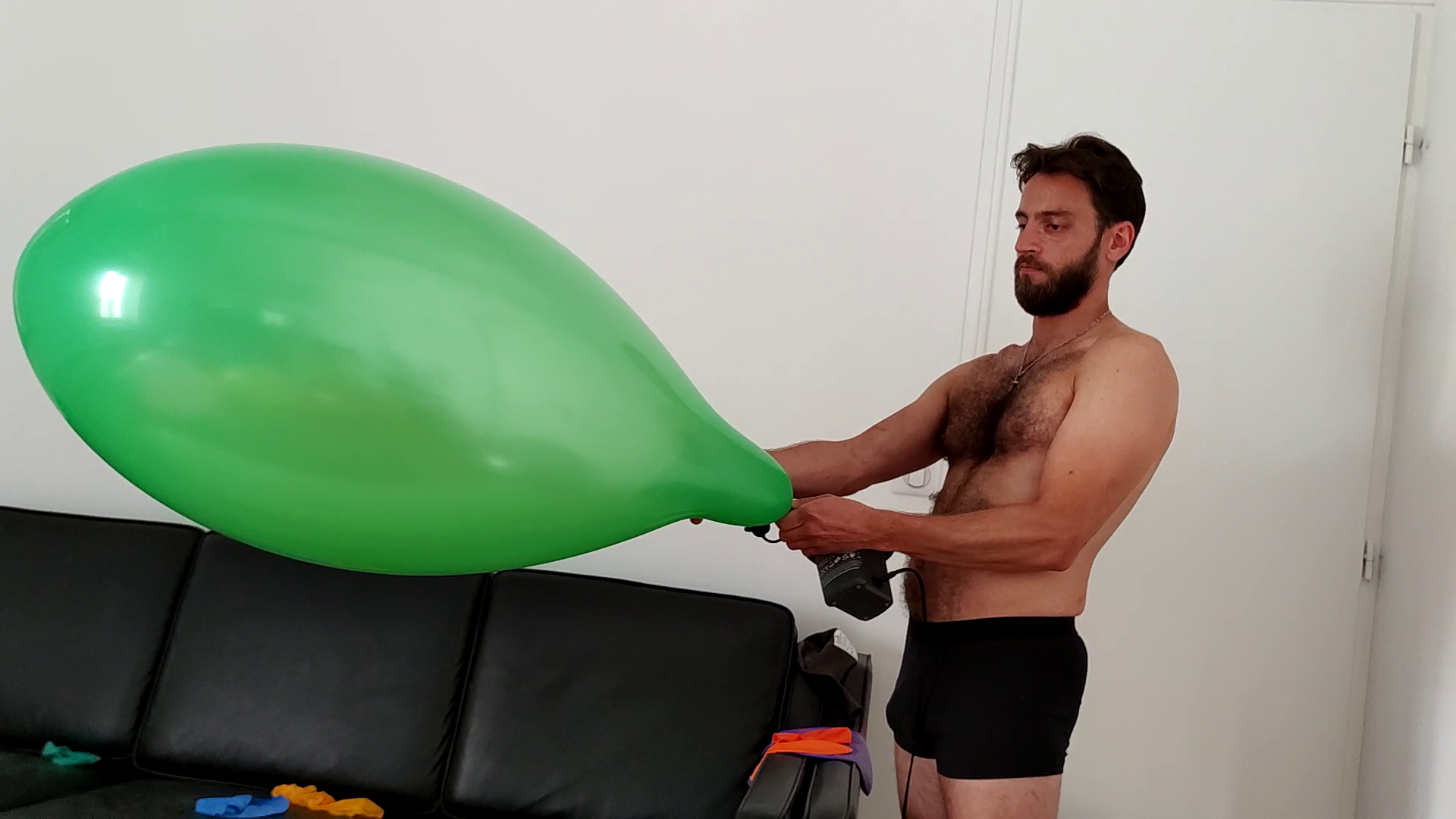 Julien burst giant balloons 2 - Payhip