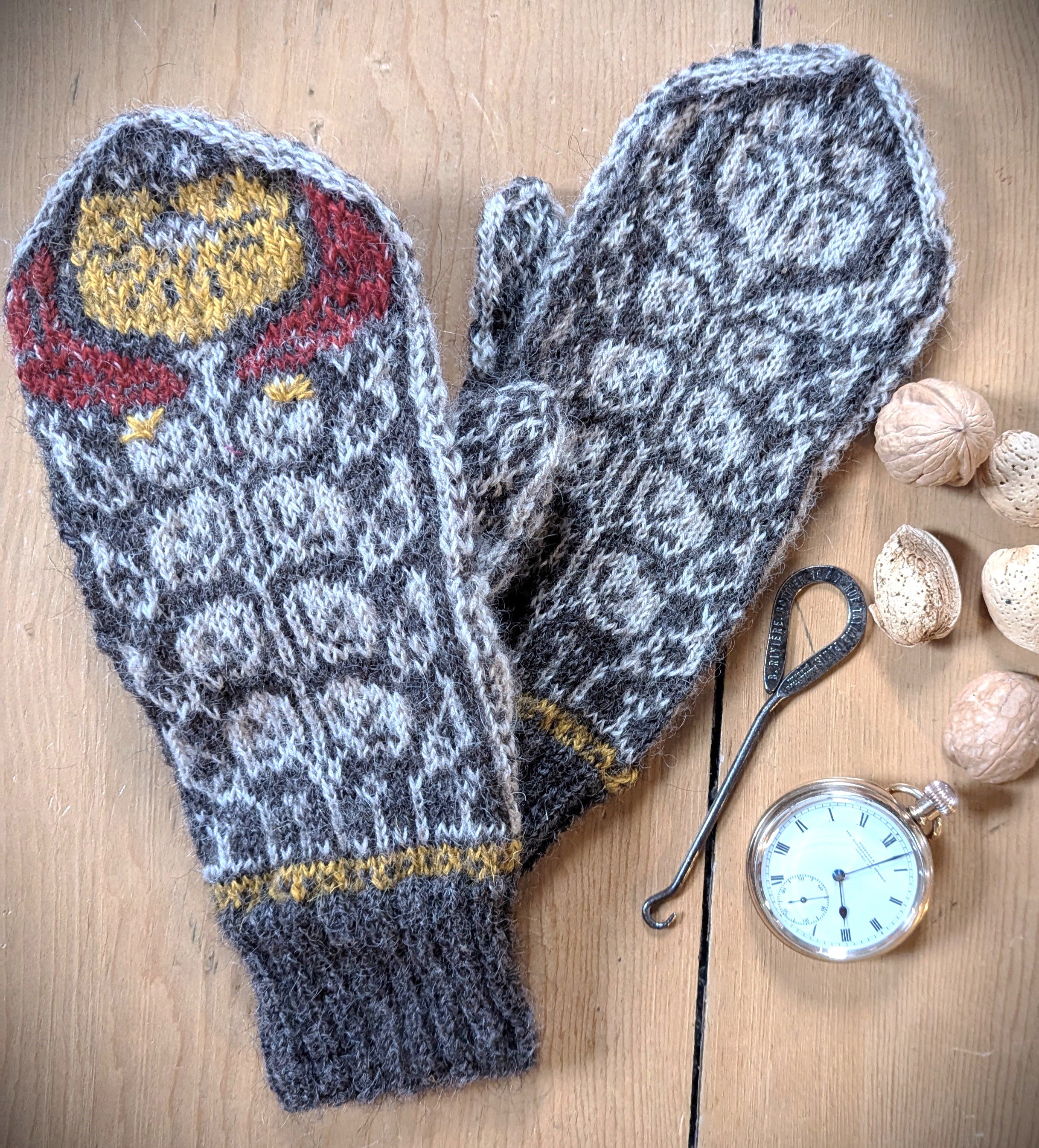 Evening Primrose muffatees and mittens pattern - Payhip