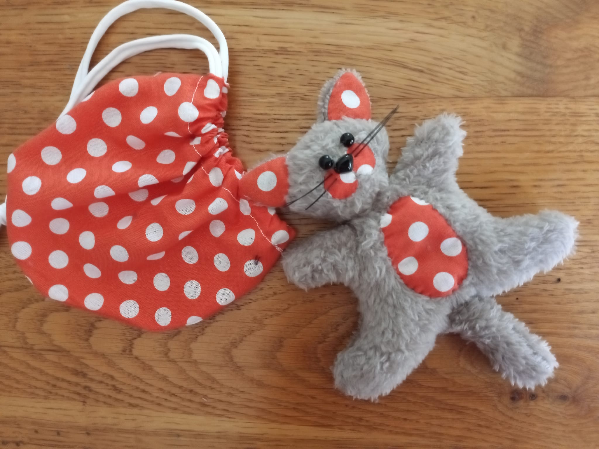 Doudou anti-stress Orange a points blanc - Payhip