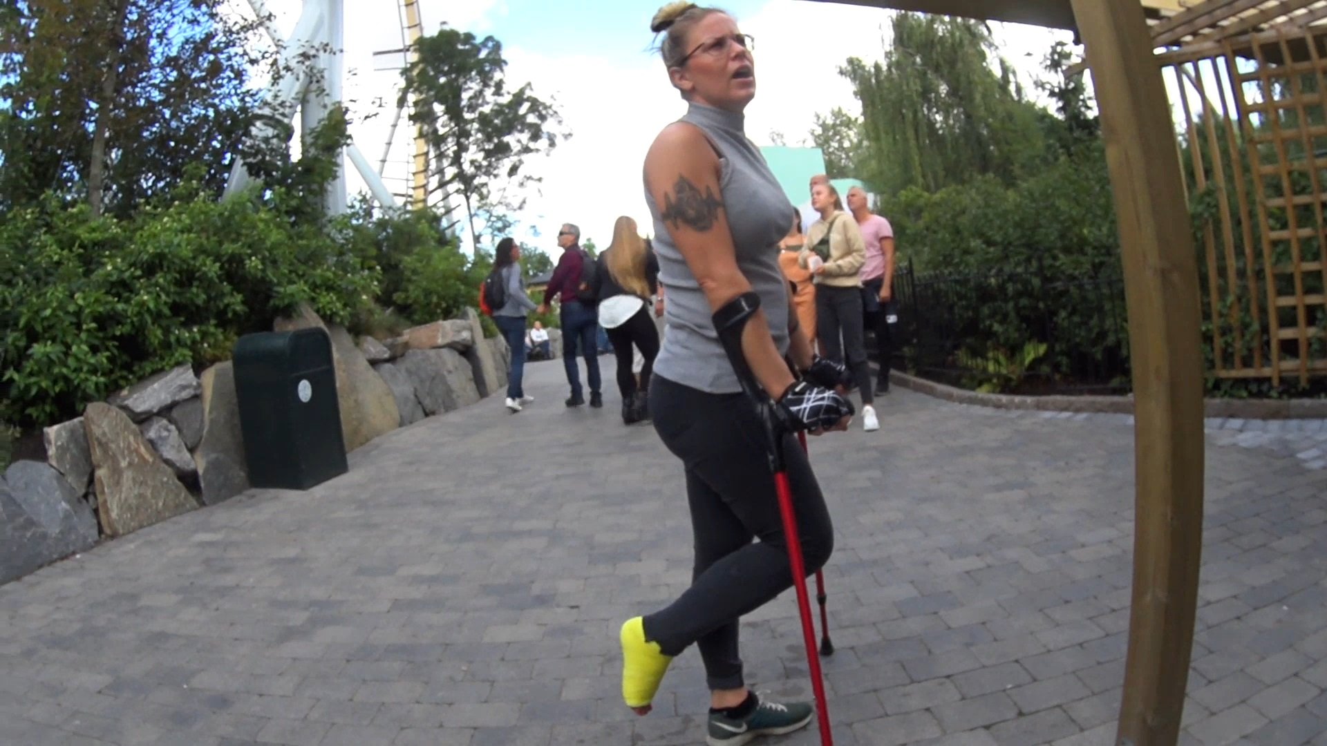 Sarah 91 SLC - Crutching around at Liseberg - 9 min - Payhip