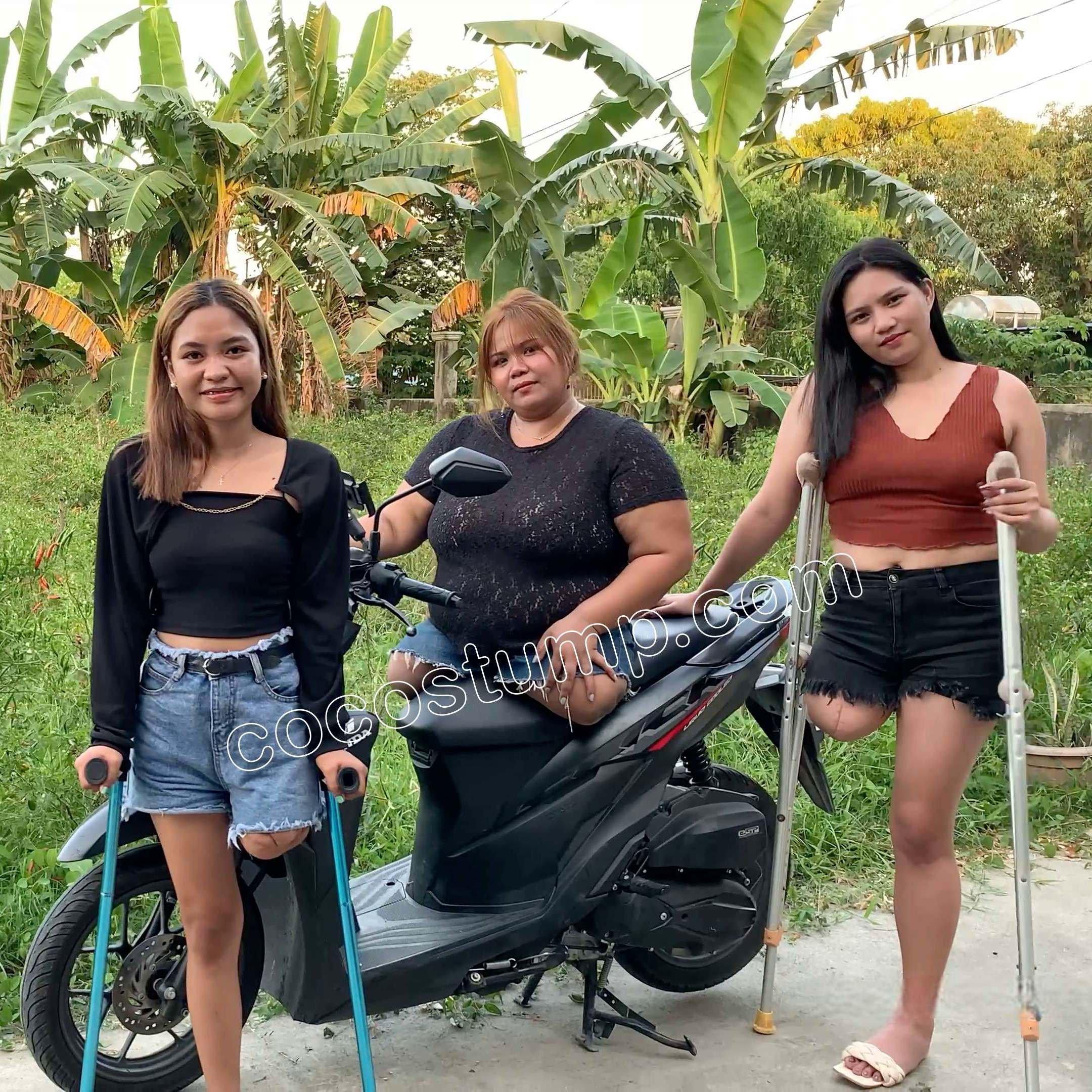 Trio with two legs - Payhip