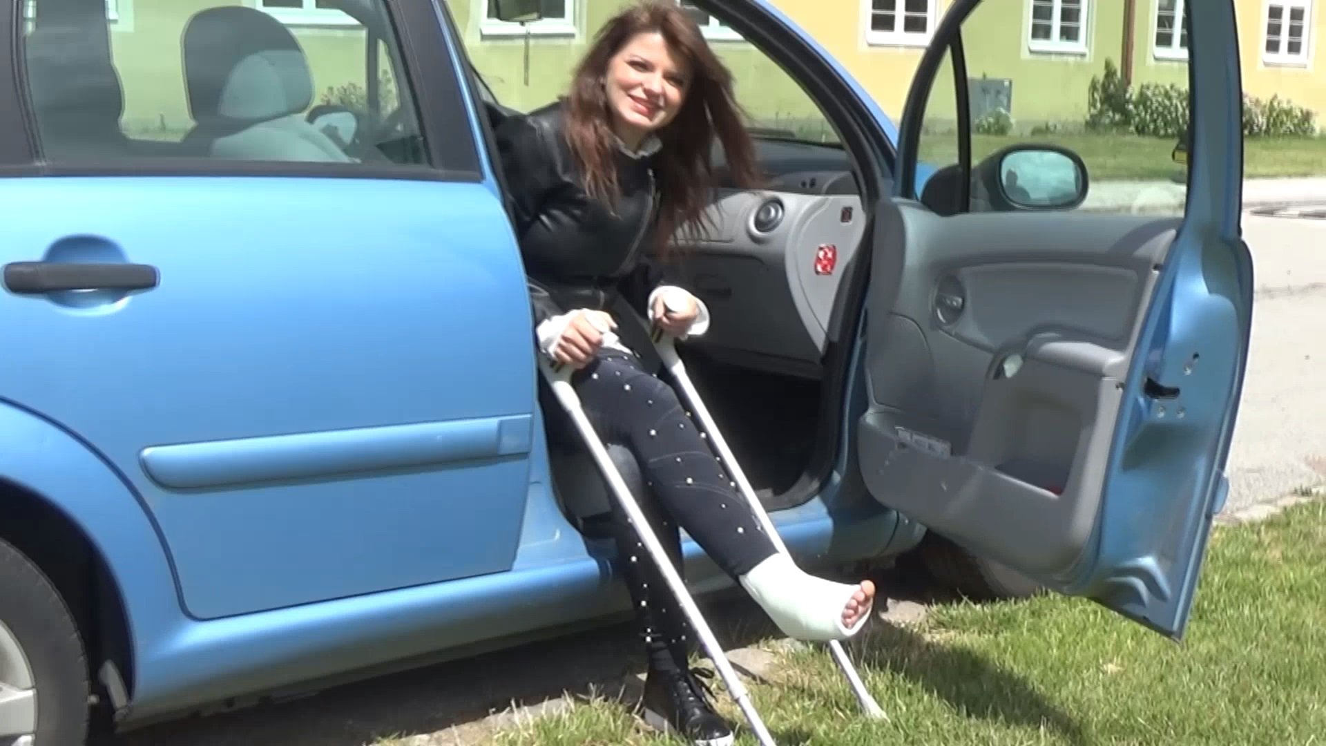 Isabell 1 SLC - First time casted and on crutches - 12 min - Payhip