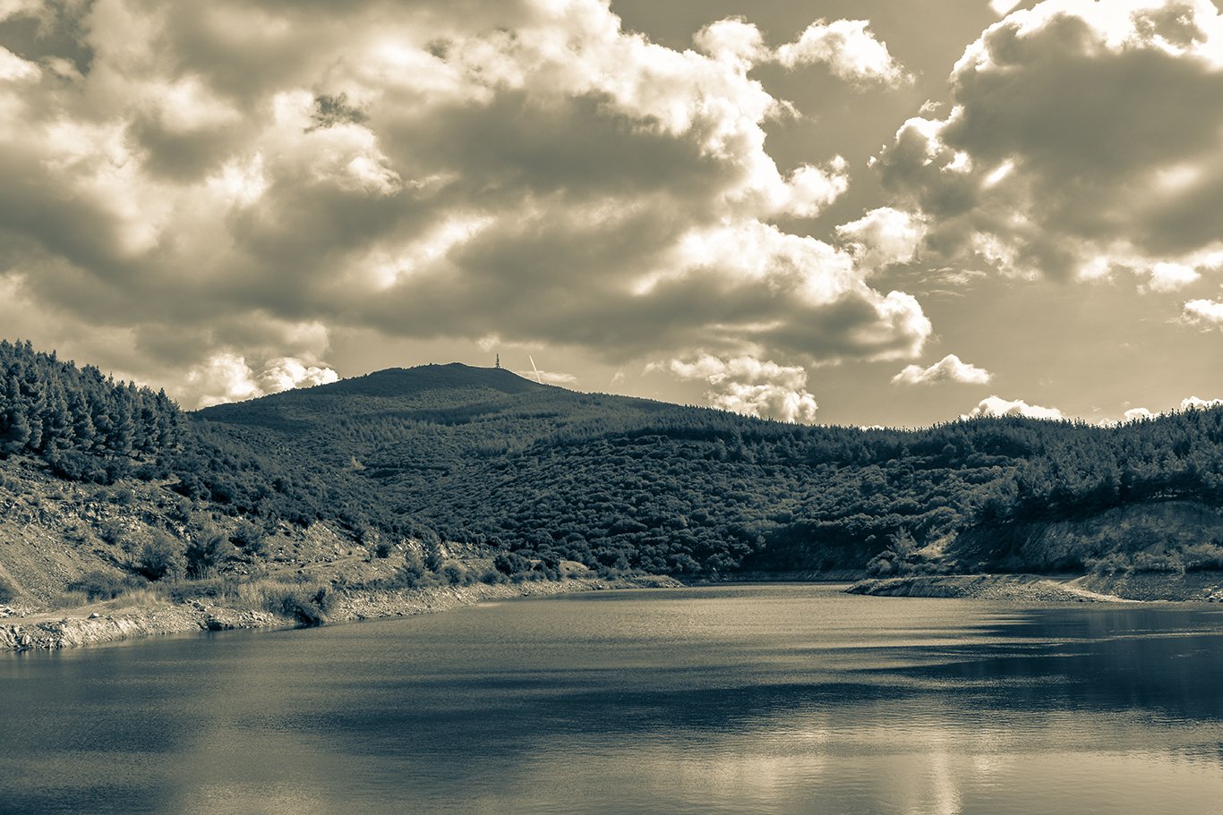 Lake Triadi Greece ( Black and white ) Pack of 13 photos - Payhip