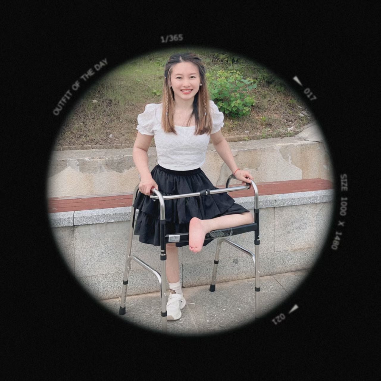 Miki: Polio Girl - Curved and Deformable Legs - Payhip