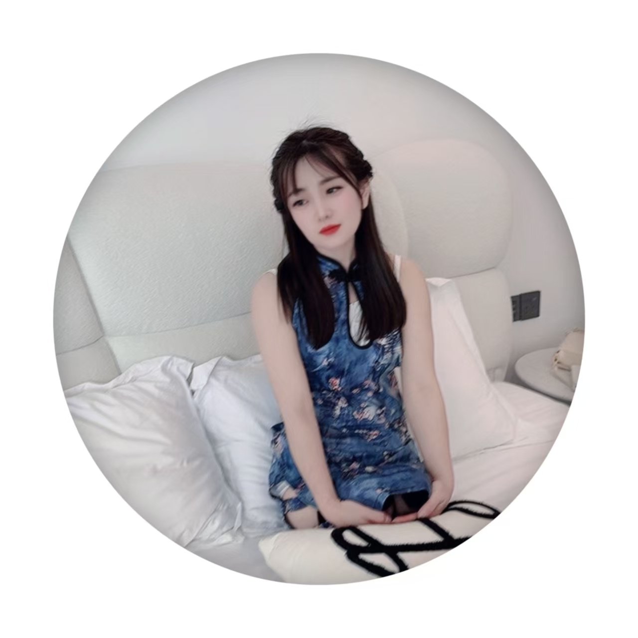 Sally: Dak Amputee Girl - A legless girl wearing a cheongsam - Payhip