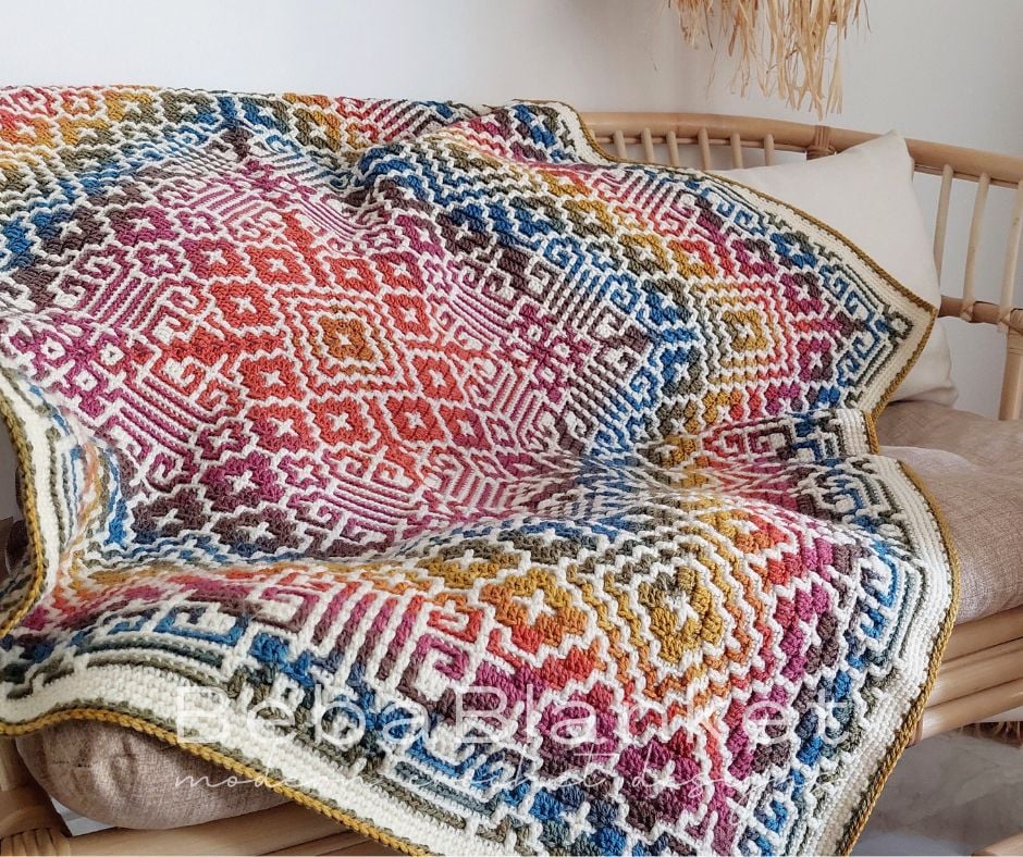 DREAMY DREAM. Center-out mosaic crochet square blanket pattern
