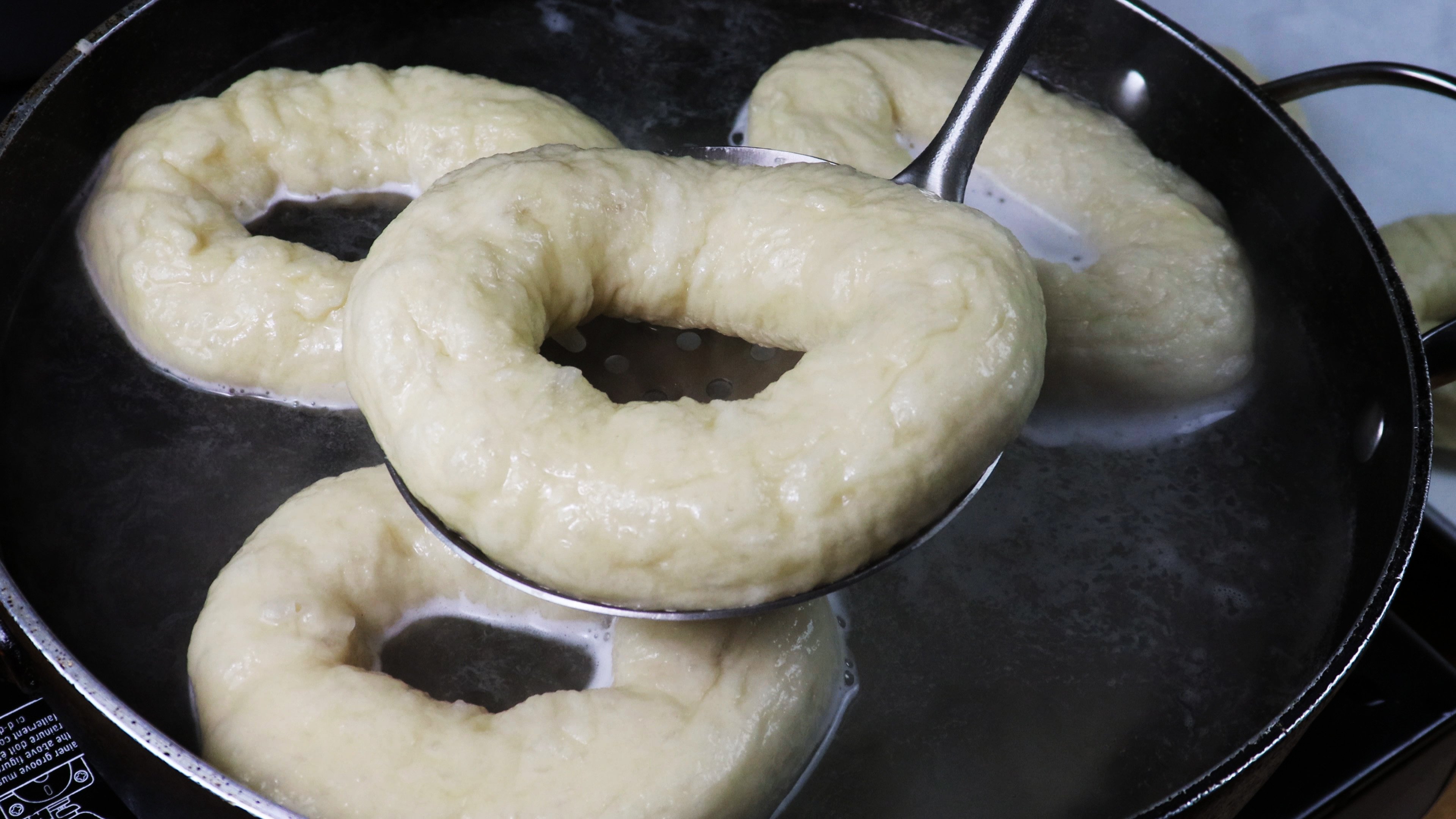 The Science of Boiling Bagels: Achieve That Chewy, Shiny Crust