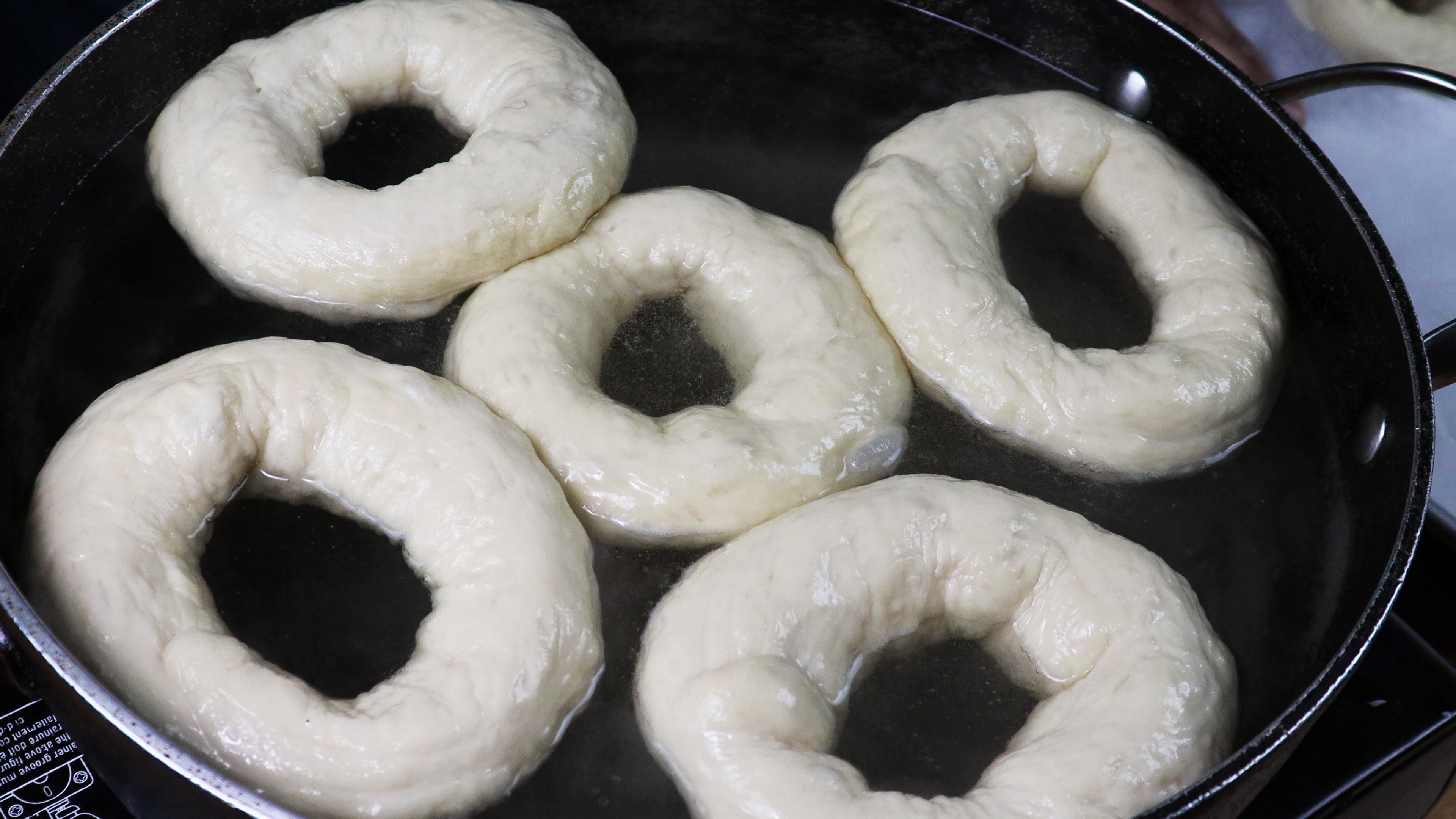 The Science of Boiling Bagels: Achieve That Chewy, Shiny Crust