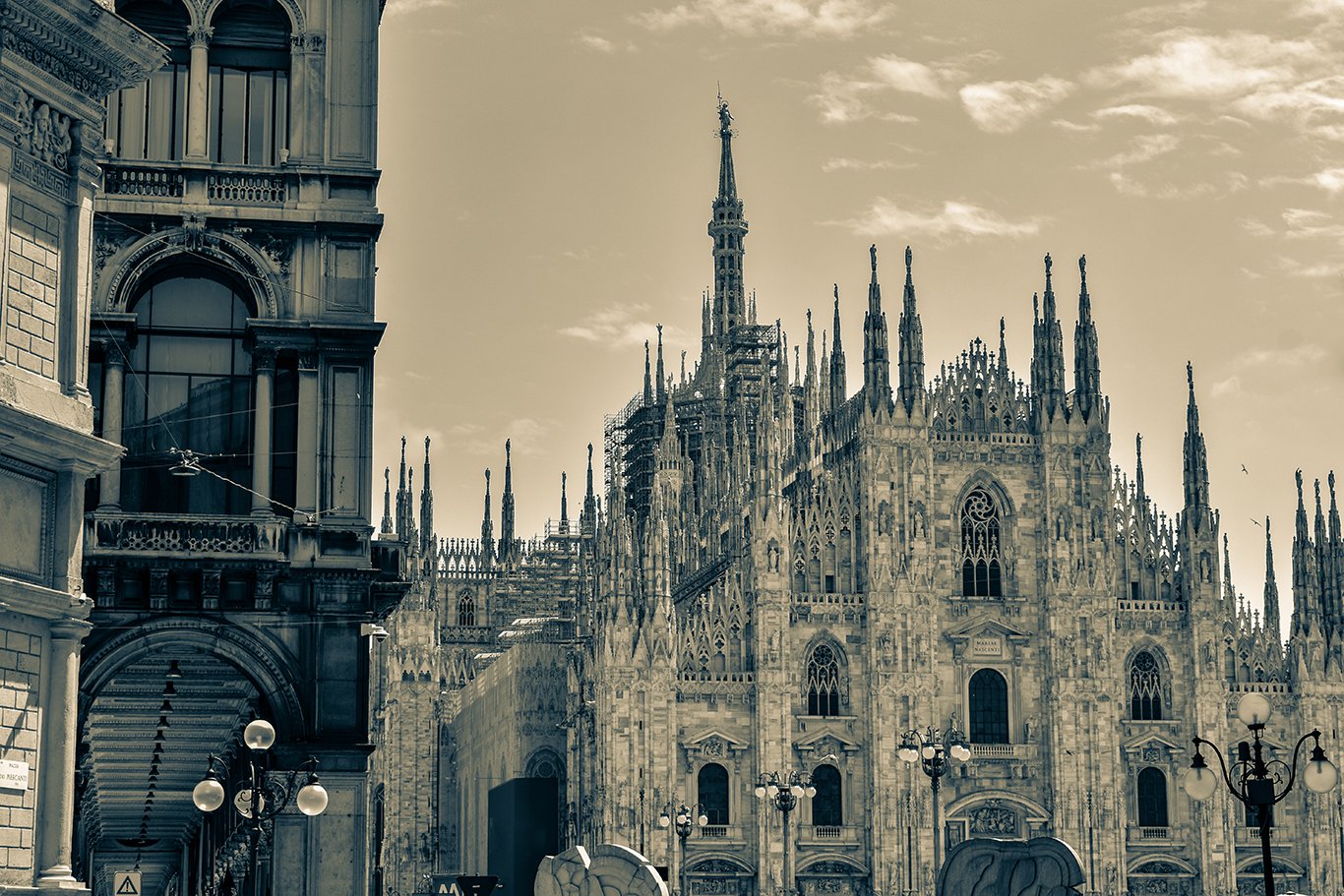 Duomo di Milano – Retro Elegance in Monochrome - Payhip