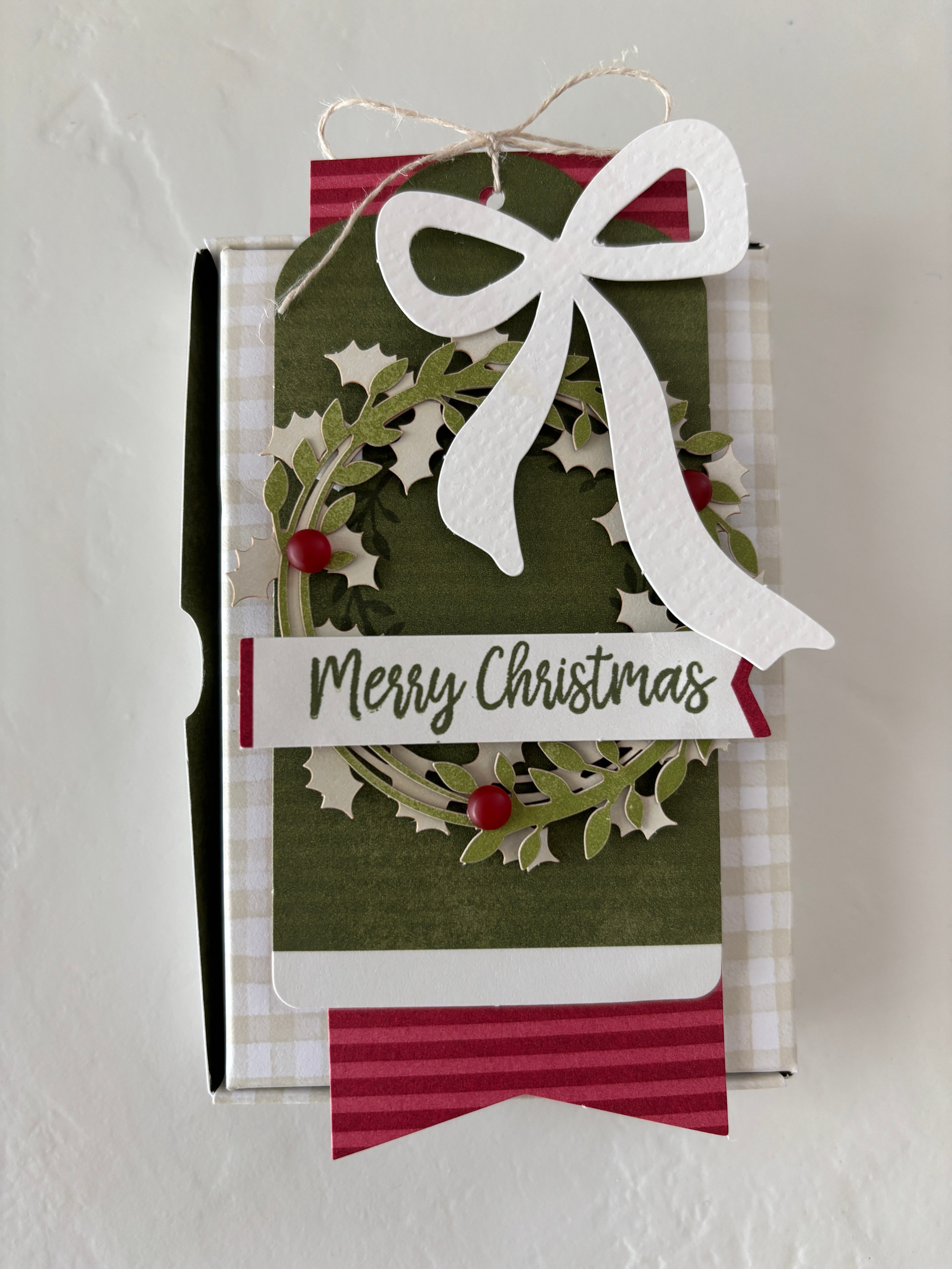 Holiday Wreath Gift Box - Payhip