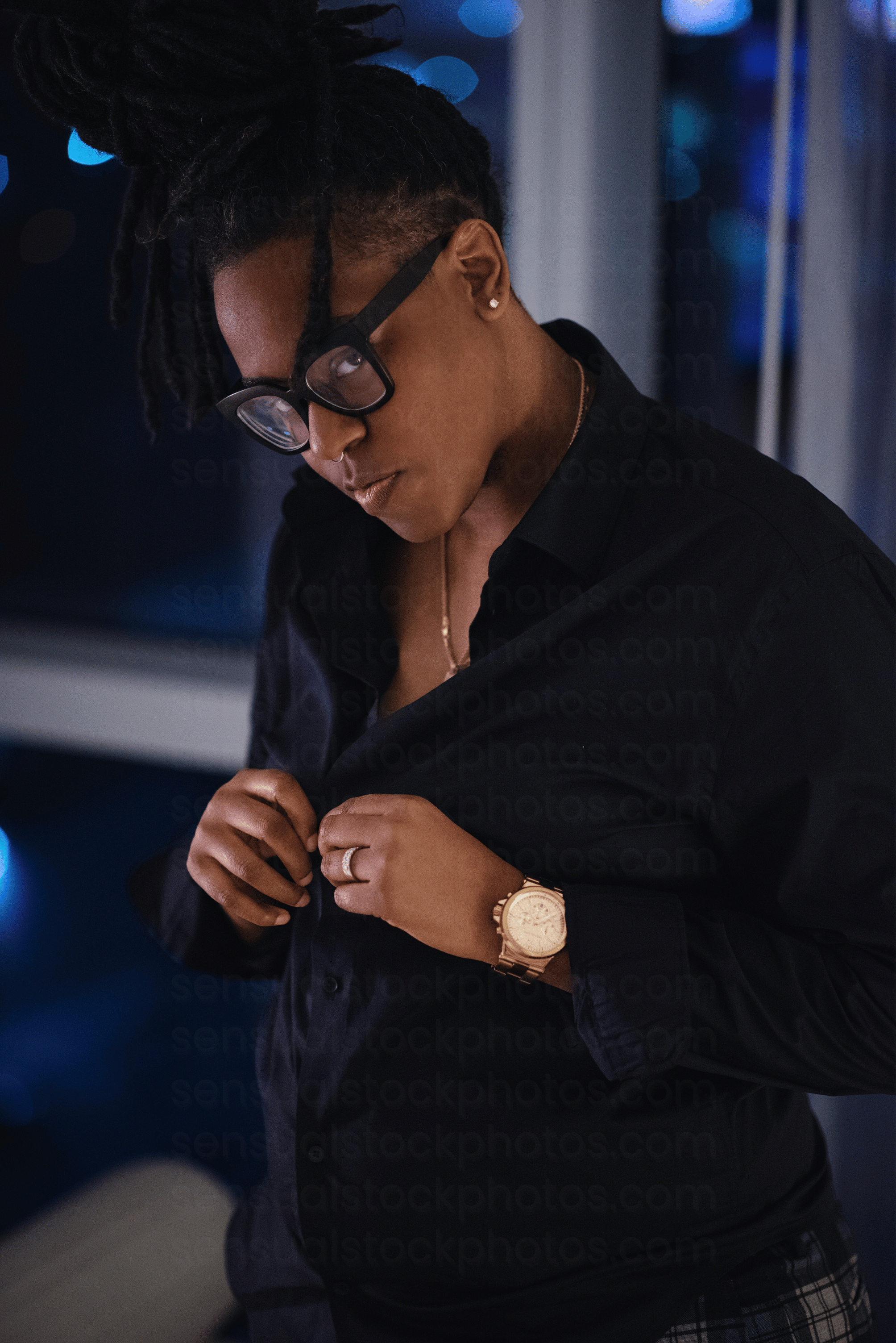 dreadlocks, masc, gold jewelry